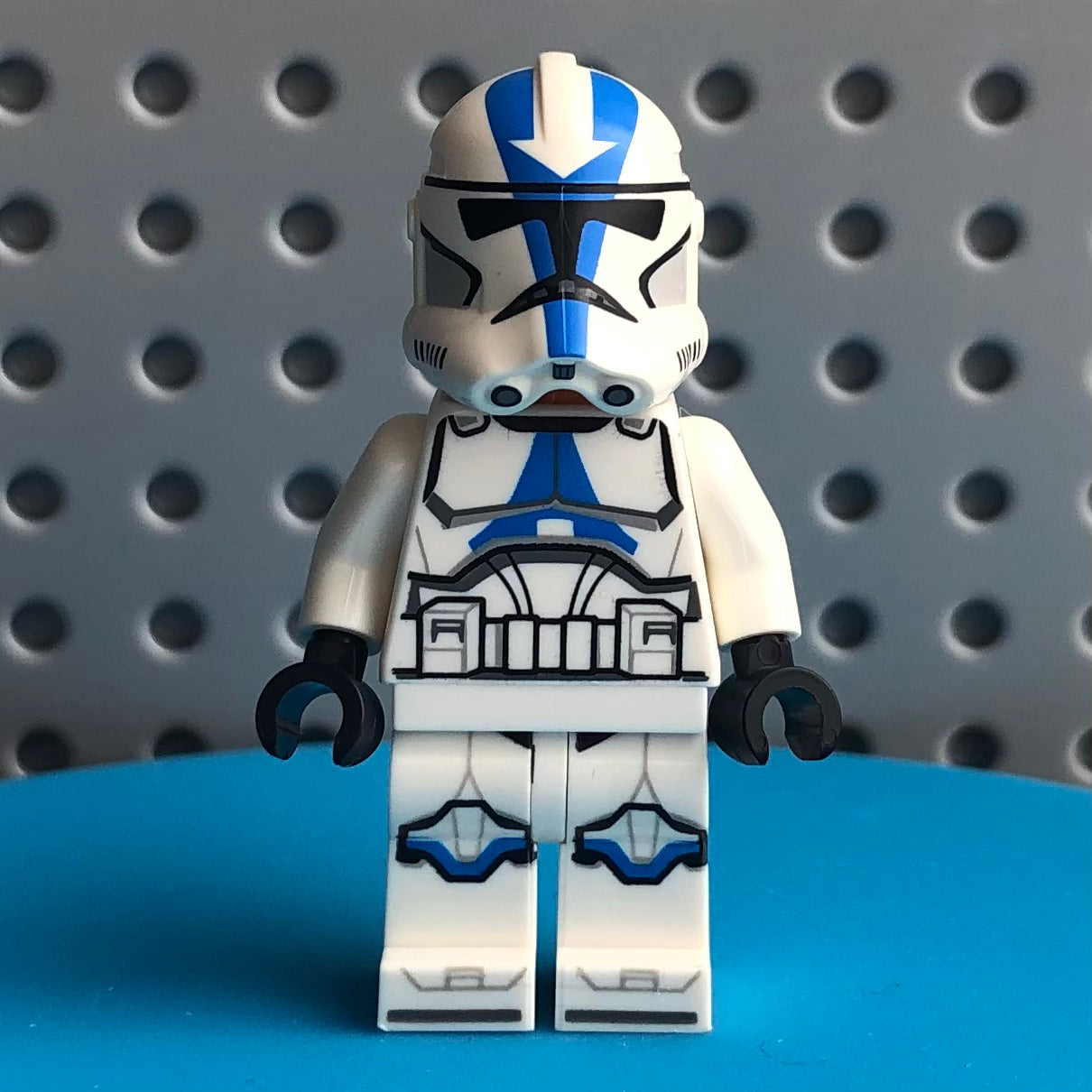 Clone Helmet - Blue Arrow – Tom the Builder